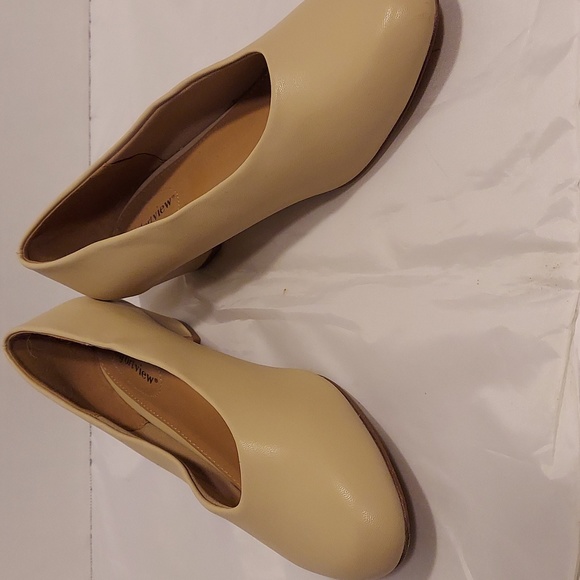 comfortview | Shoes | Comfortview Womens Pumps Bone Size W | Poshmark
